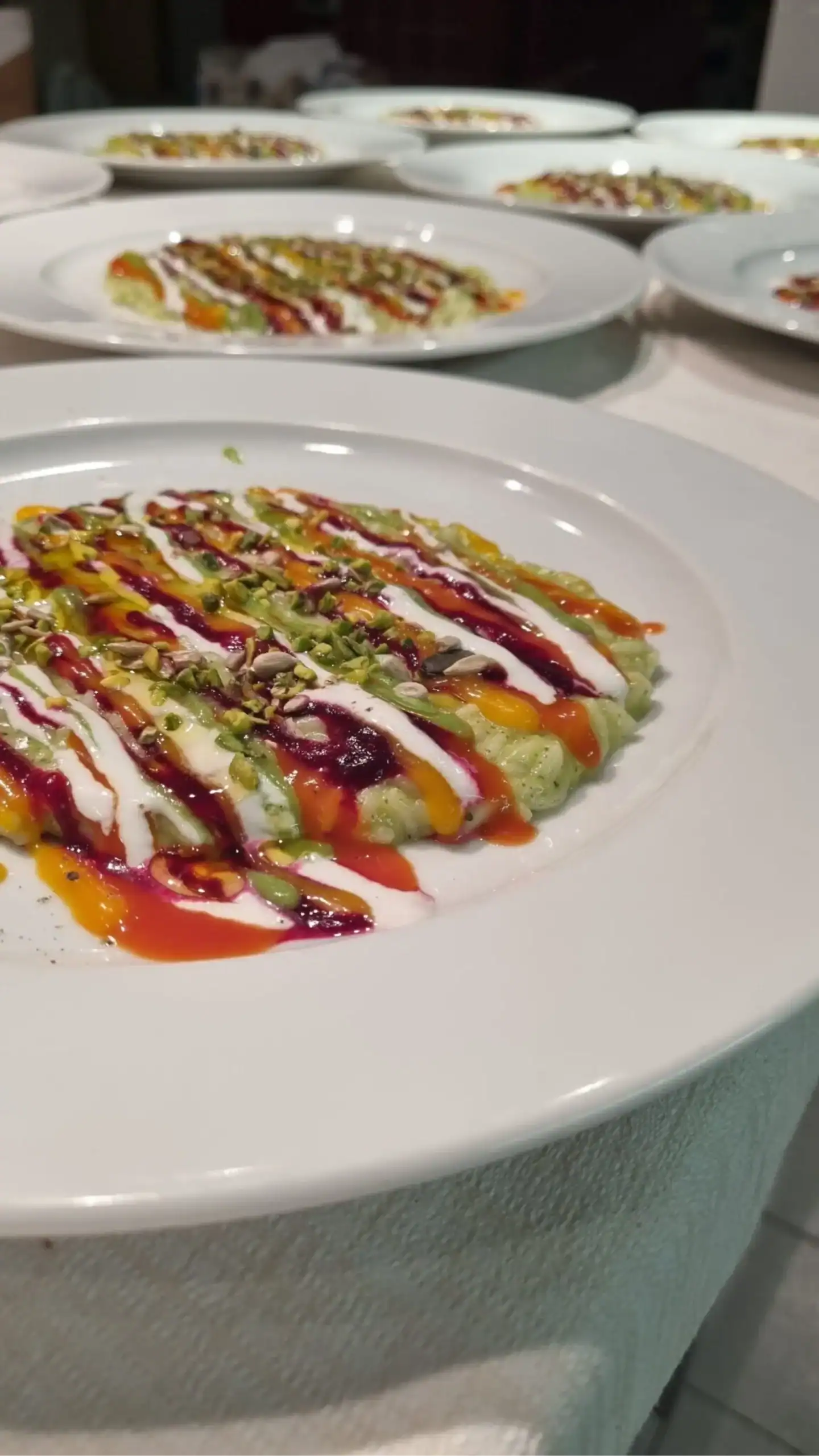 Risotto al pesto de apio con salsa de verduras - Salud Metabólica